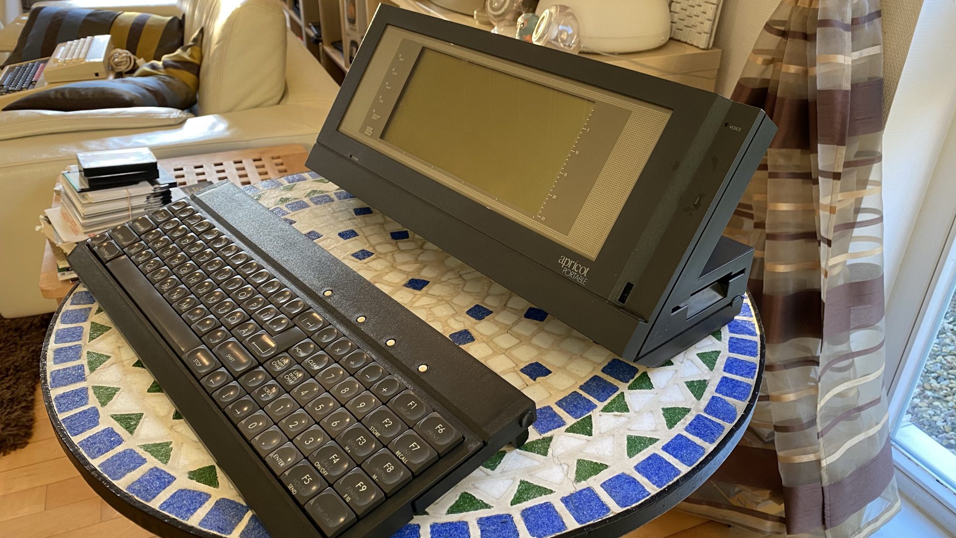 Computermuseum: Apricot Portable from 1984 - Innovation pur